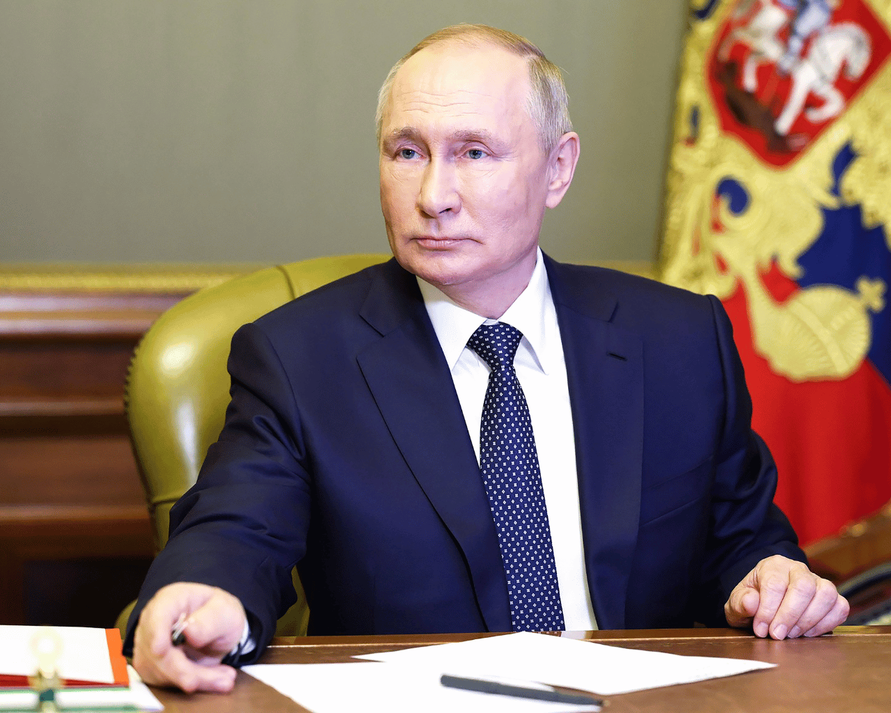 Vladimir Putin 'Got A Kick Out Of' Pamela Anderson In Russia