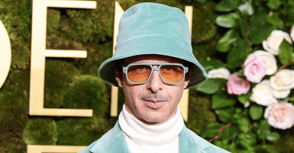 The Real Reason Behind Jeremy Strong's Bucket Hat at the Golden Globes