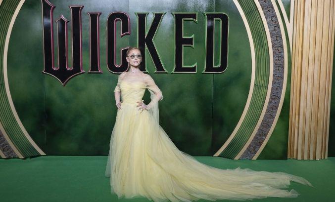Ariana Grande's 'Skeletal' Look Stirs Health Fears, but She 'Feels Fine'