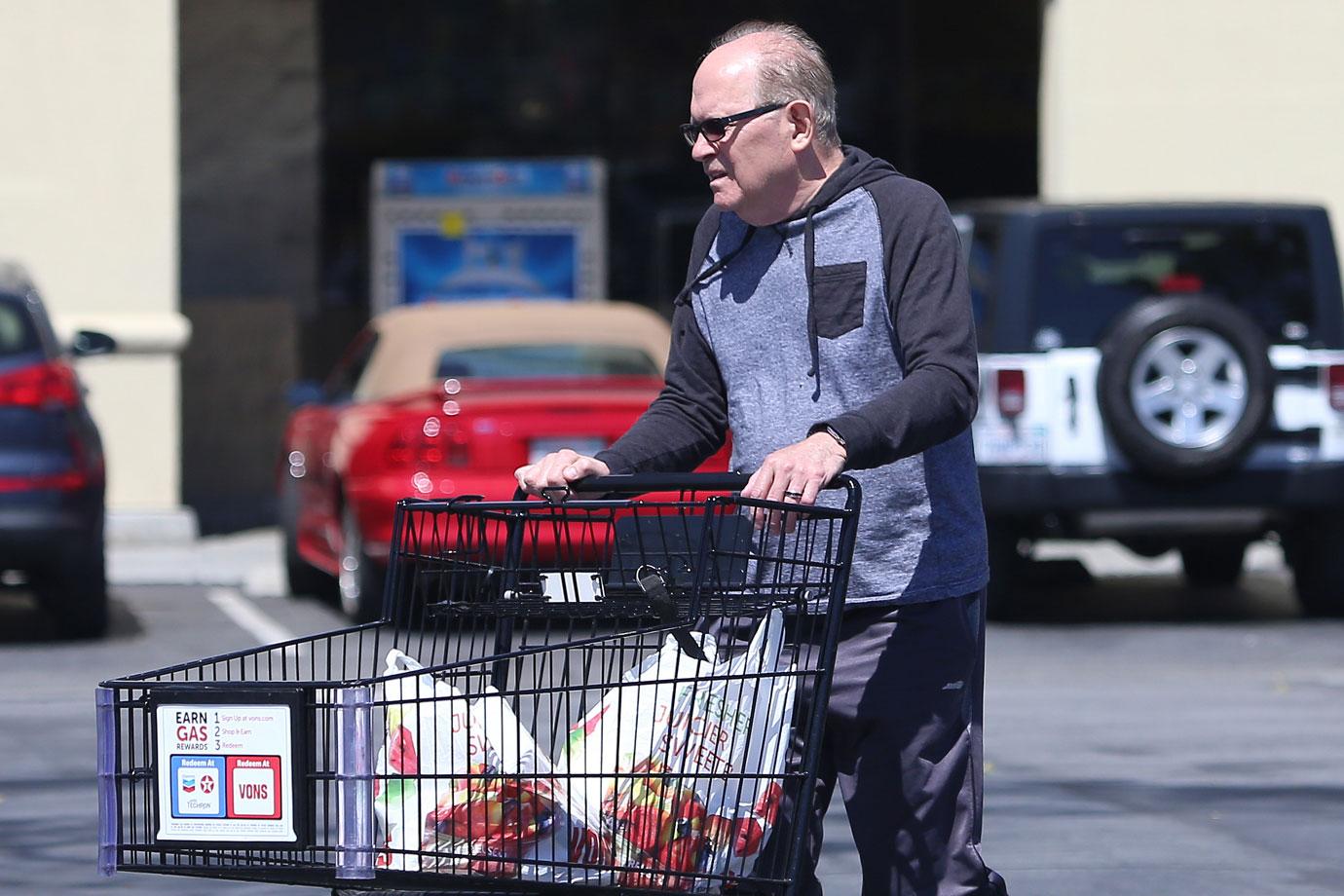 Jennifer Lopez Dad David Lopez Gives Money To Scientology