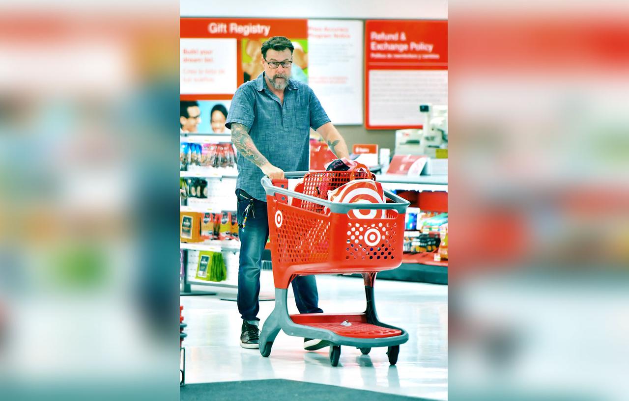 [PICS] Tori Spelling Broke Money Problems Shopping At Target