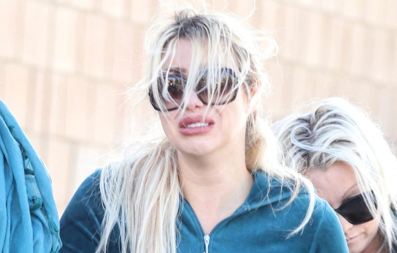 Aaron Carter's Ex Melanie Martin Seen Sobbing Outside His Home