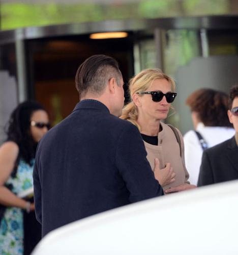 The Final Farewell: Julia Roberts Tearily Grieves Late Half-Sister ...