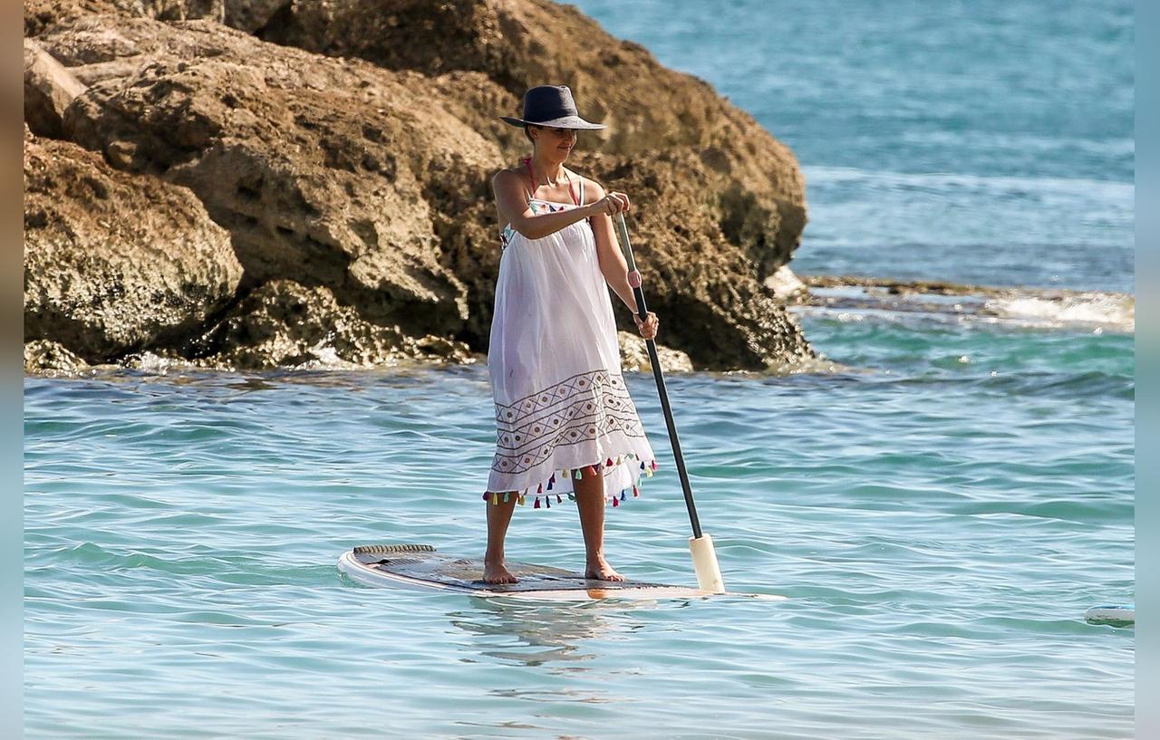 Jessica Alba Shows Bikini Butt Hawaii Vacation Family Pics