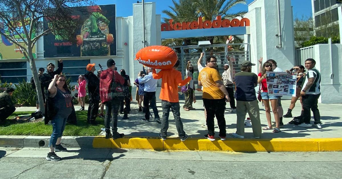 Ex-Nickelodeon Stars Protest Outside of Burbank Studios Following ...