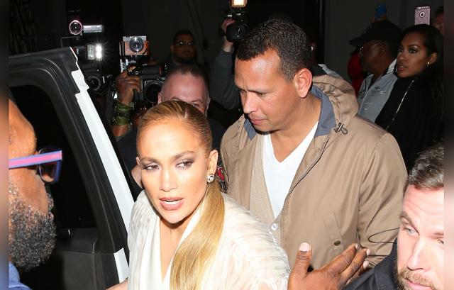 Jennifer Lopez Wears Diamond Ring On Date With Alex Rodriguez
