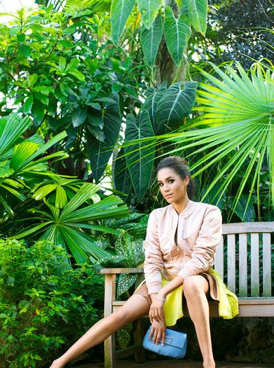 'Suits' Star Meghan Markle Appears In Splash Magazine