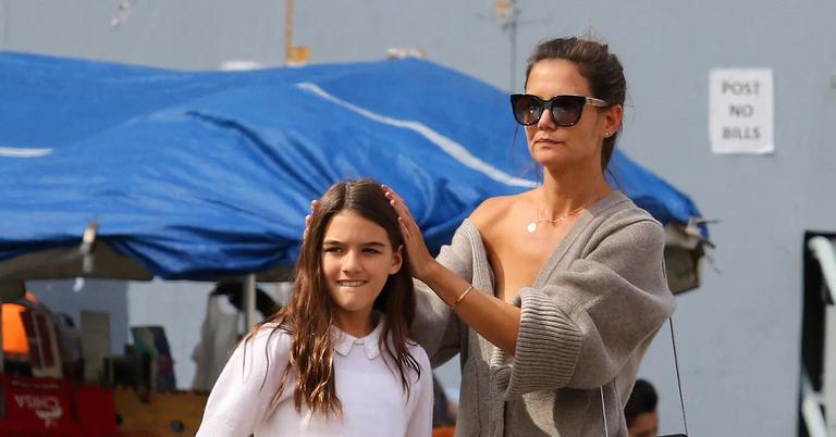 SPOTTED: Suri Cruise Steps Out With Guitar, Looks All Grown Up