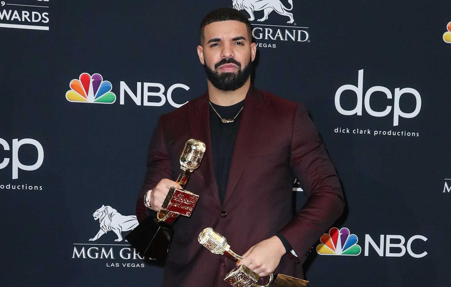 Drake Sued By Owners Of Vogue Over Fake Magazine Covers, Anna Wintour ...