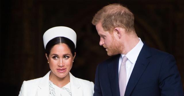Meghan Markle Slammed By Courtiers Harry Besotted
