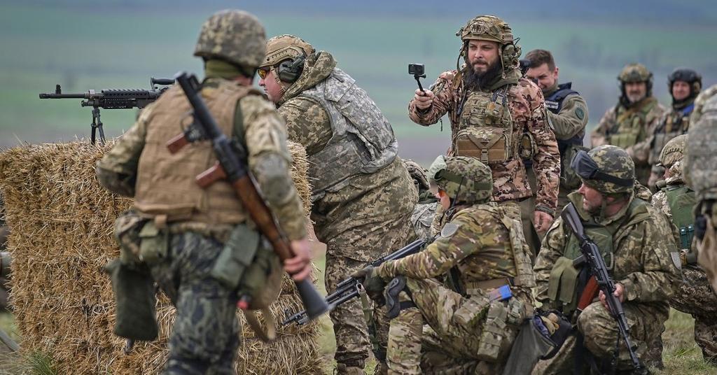 Putin's Assassination Would Create 'Bloodbath Break-up of Russia Into ...