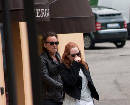 Bruce Springsteen's Wife Bursts Into Tears On Their 21st Wedding ...