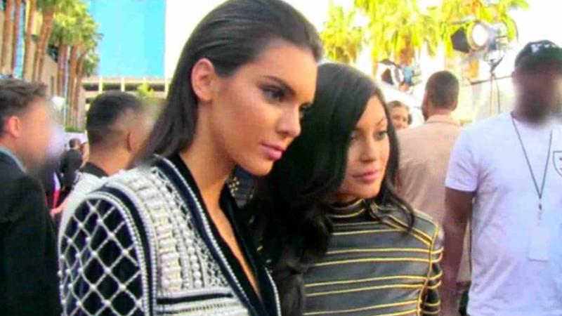 Kendall Jenner Ditches Sister Kylie On Red Carpet While Kris Struggles ...