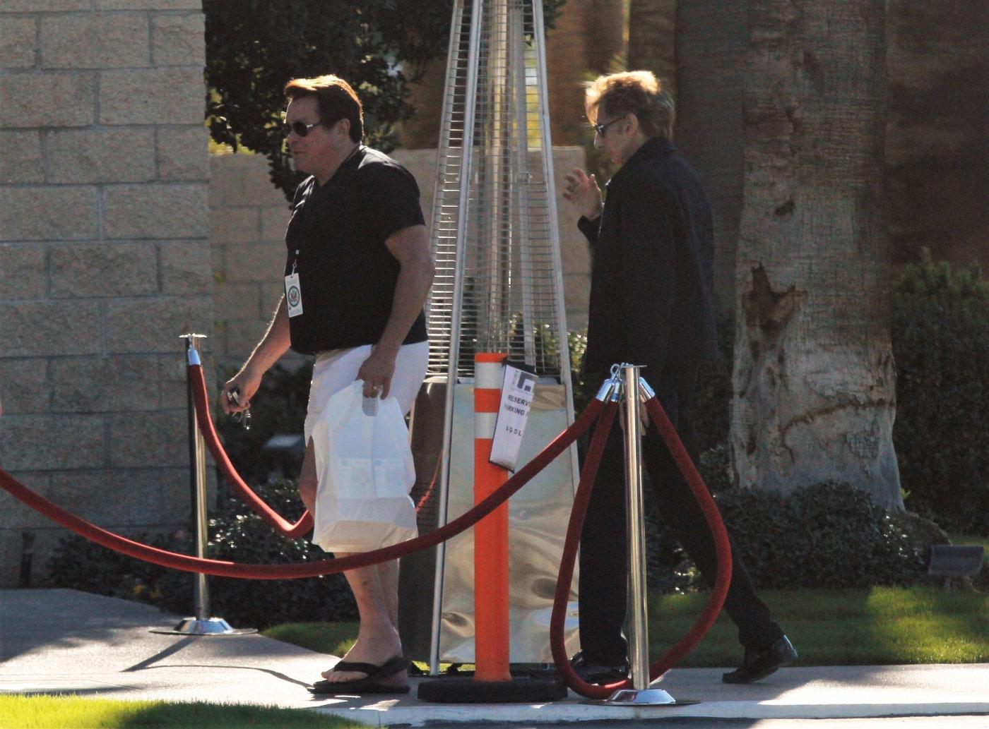 Barry Manilow – Scrawny Appearance Prompts New Health Concerns