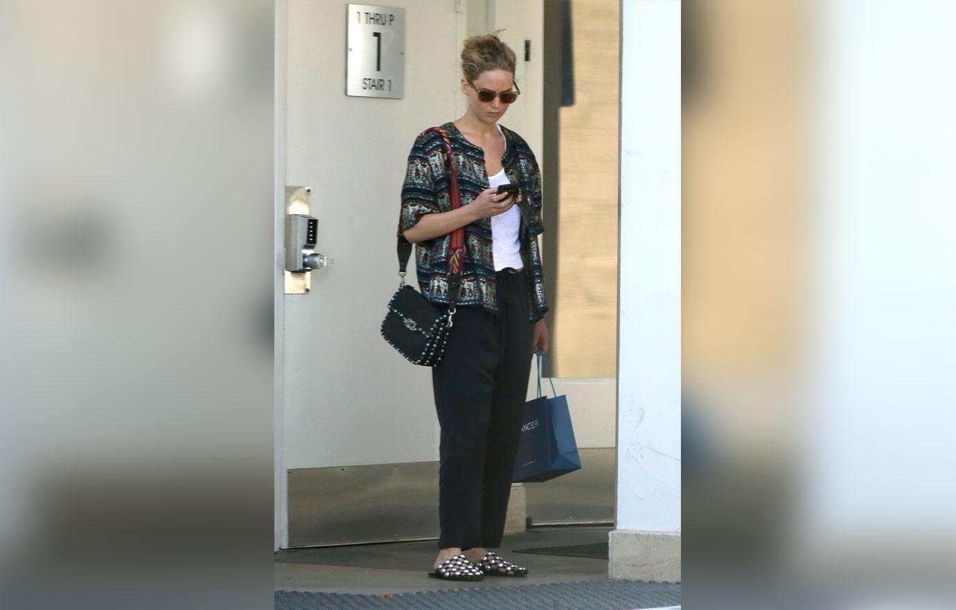 [PICS] Jennifer Lawrence Strip Club Dance -- Star Spotted Out After Romp
