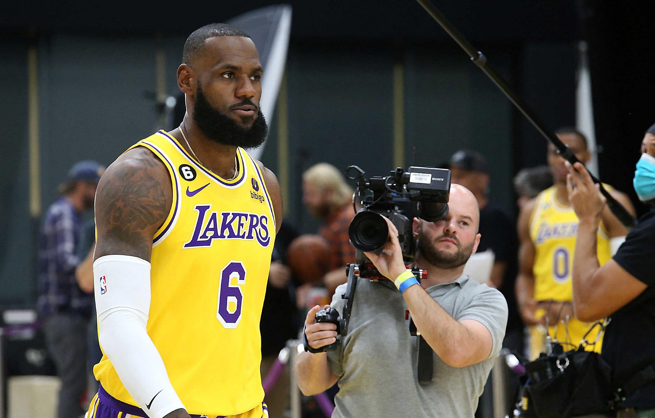 WATCH: LeBron James Restrained By Ref As Heckler Loudly Attacks His ...