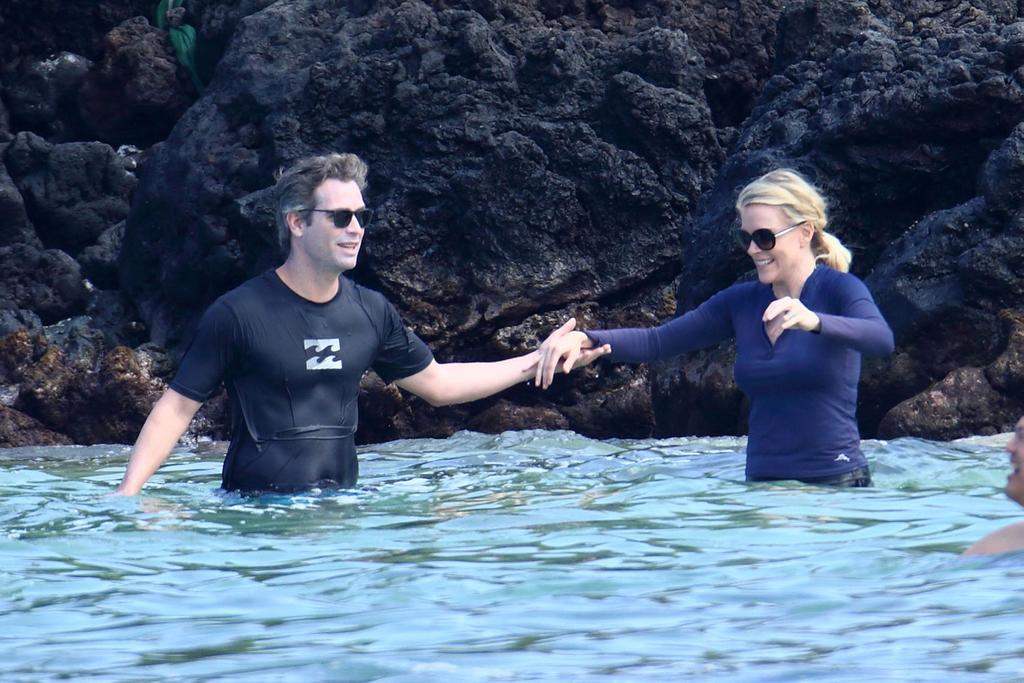 [PICS] Megyn Kelly Bikini Wetsuit Hawaii -- Vacation Before Today Show Job