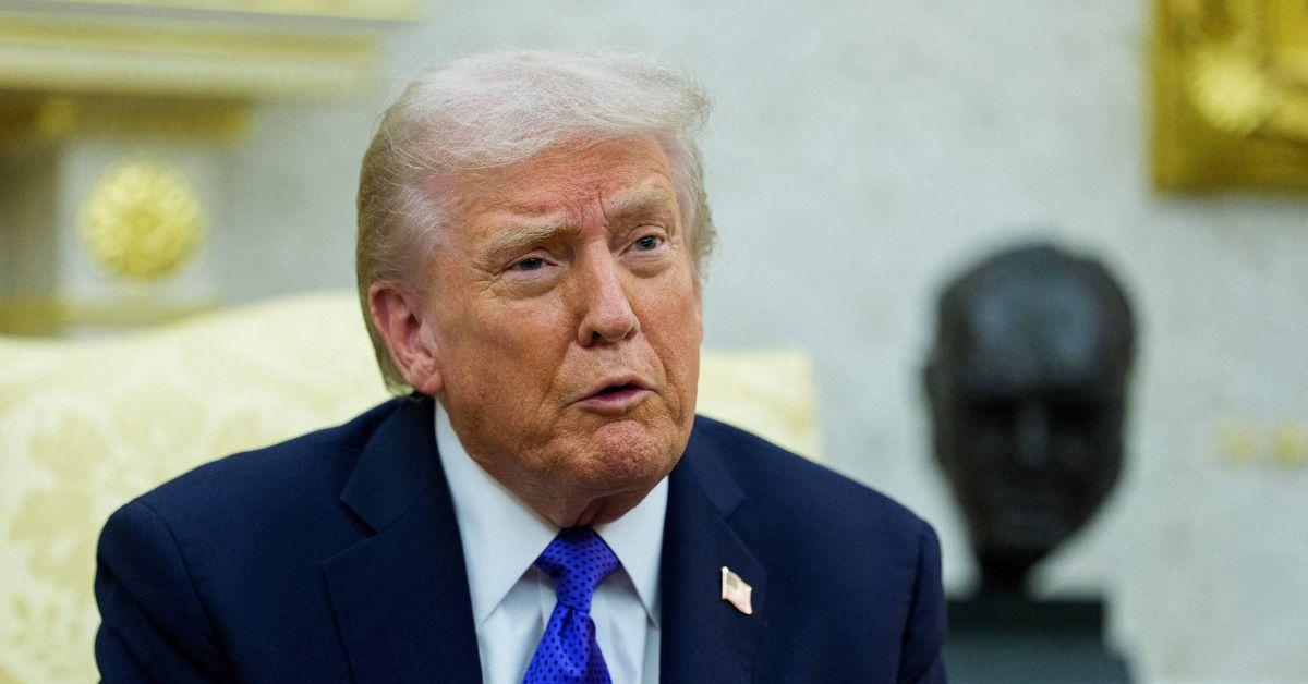 Man Passes Out During Live Press Conference With Donald Trump