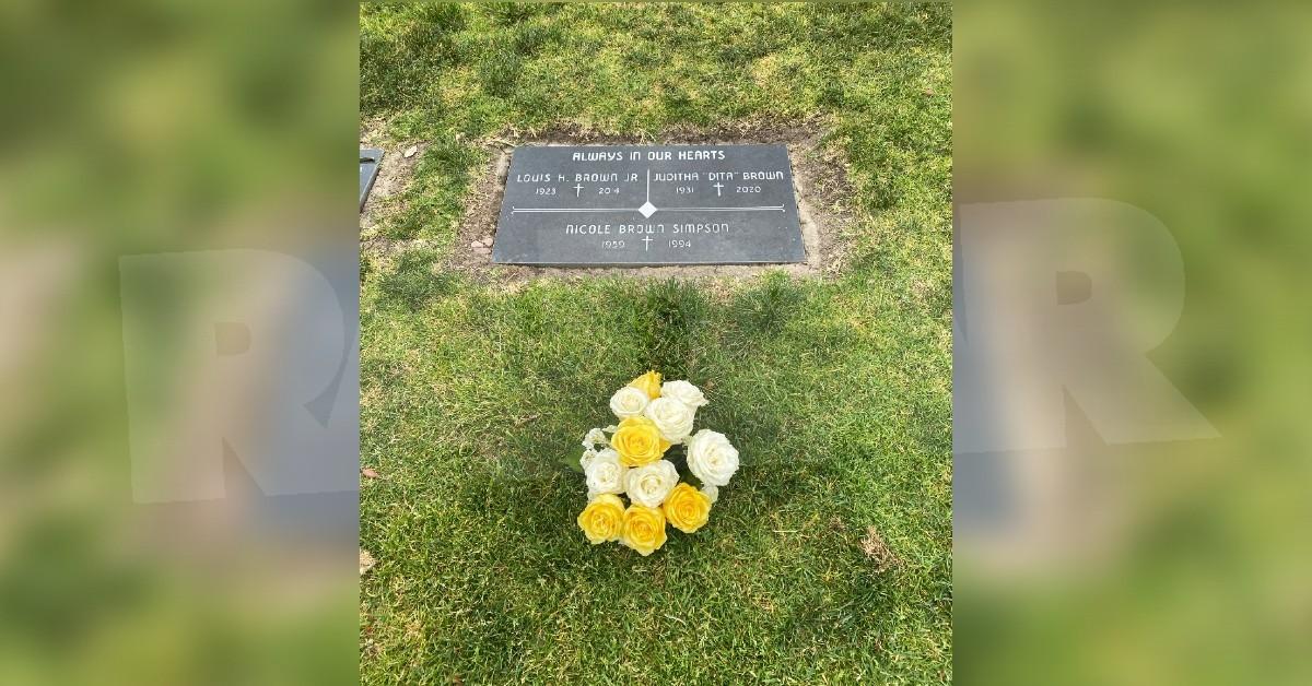 PHOTO: Nicole Brown Simpson's Gravesite Adorned With Flower Bouquet ...