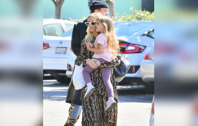 Evan Ross & Ashlee Simpson Spend Time With Daughter Jagger Snow
