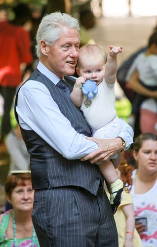 Sunday In The Park With Bill: Clinton Spends Quality Time With ...