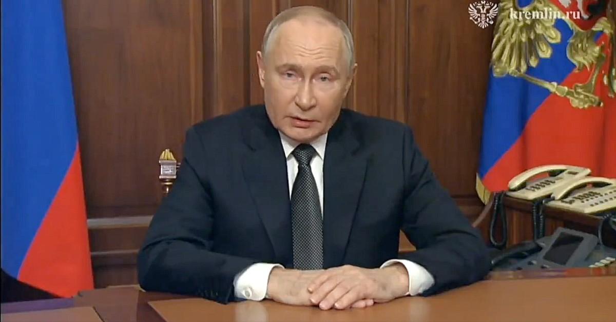 Timelapse Shows Putin Freezing For 10 Minutes After 13-Day Vanish