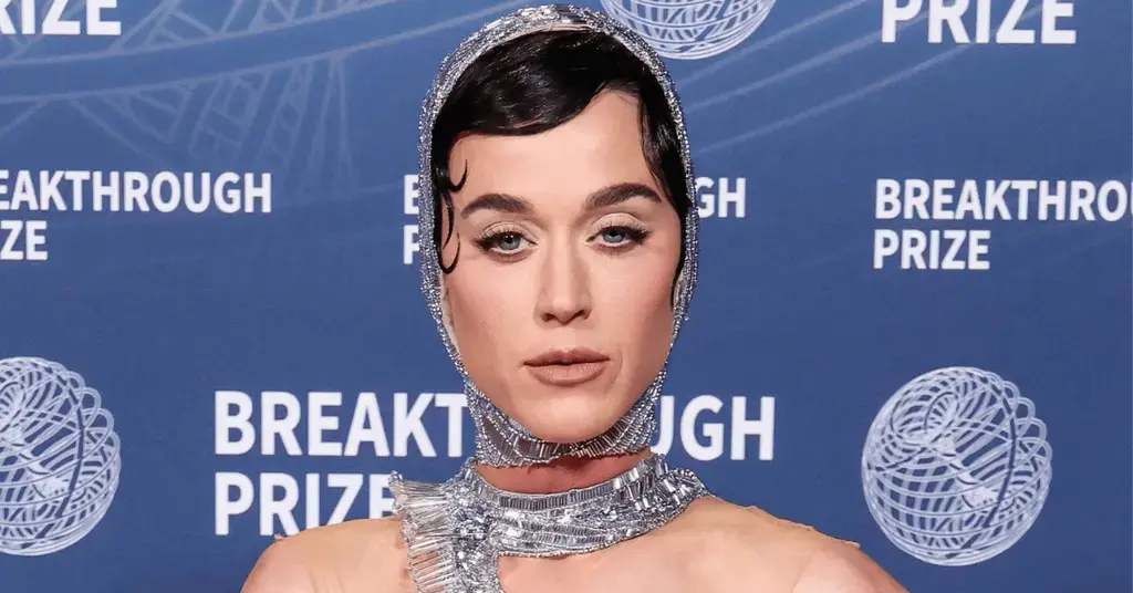 Katy Perry Has Prop Malfunction During San Francisco Show