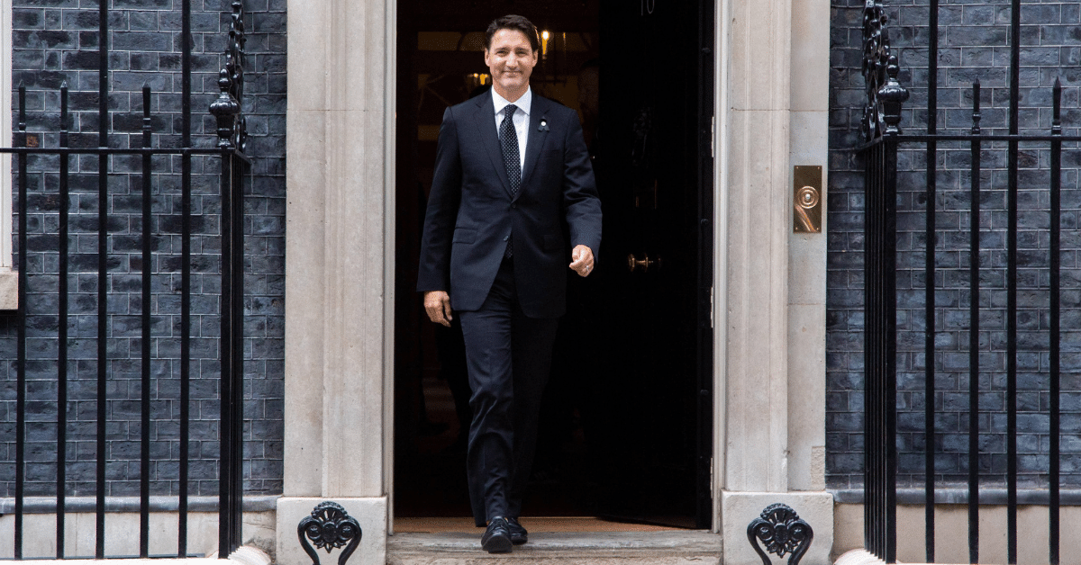 Justin Trudeau Trashed For Appearing 'Drunk' Before Queen Elizabeth’s ...