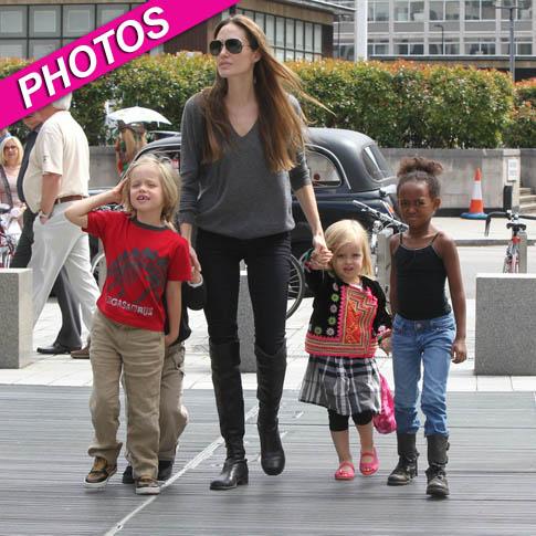 Go Fish! Angelina & The Kids Visit London Aquarium