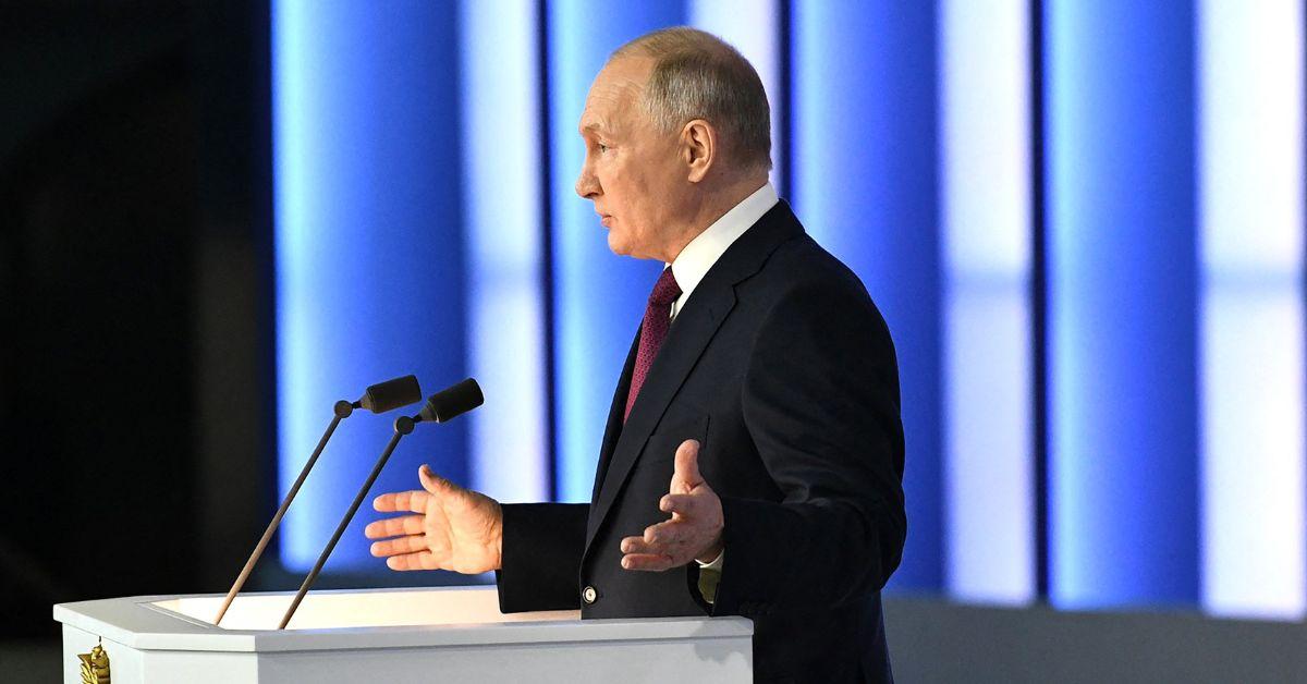 Putin Refuses to Stand Within 70 Feet of New British Ambassador to Moscow
