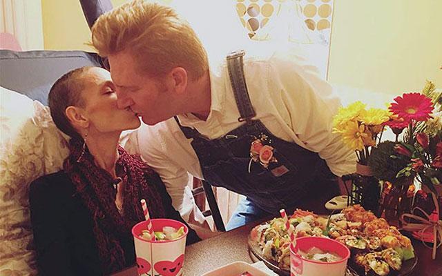 Rory & Indiana Feek Receive Standing Ovation At Joey’s Funeral