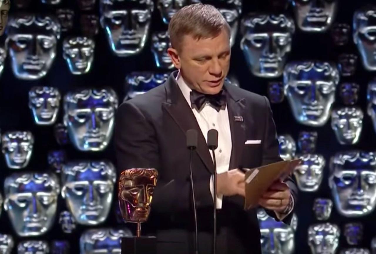 Daniel Craig Flaunts Freaky New Face After Plastic Surgery Disaster