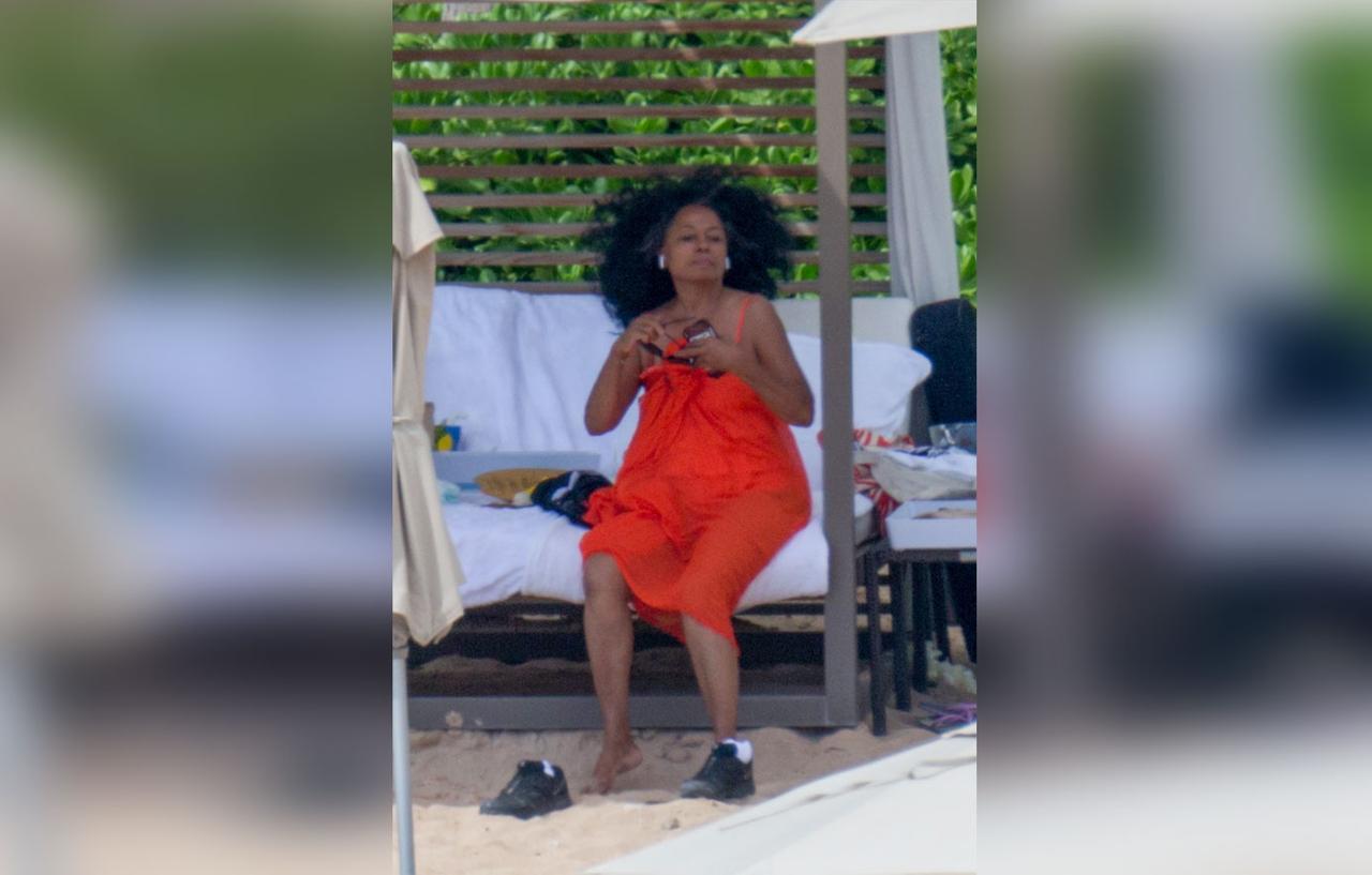 Diana Ross Shows Off Stunning Swimsuit Body At 73!