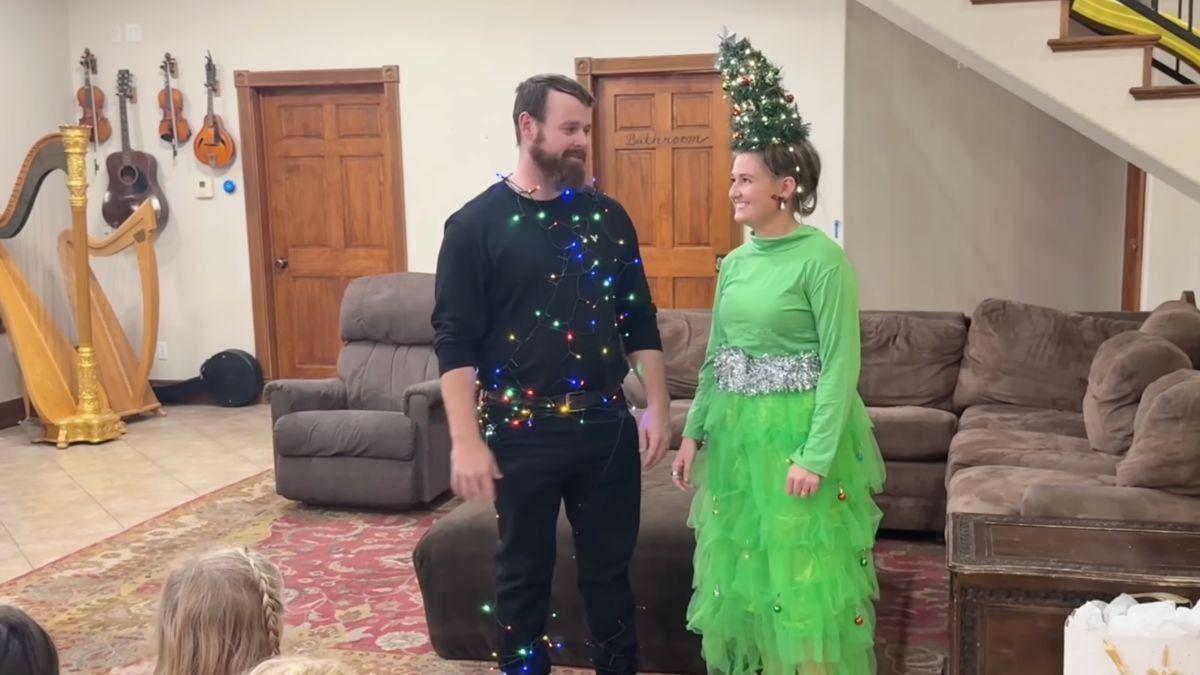 Joseph and Kendra's Final Appearance in Family Holiday Video Emerges