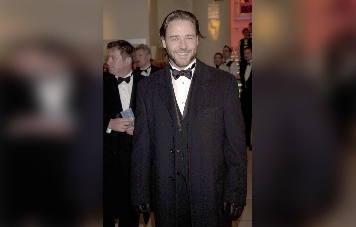 Russell Crowe Shows Off Weight Gain With Big Belly In Photos