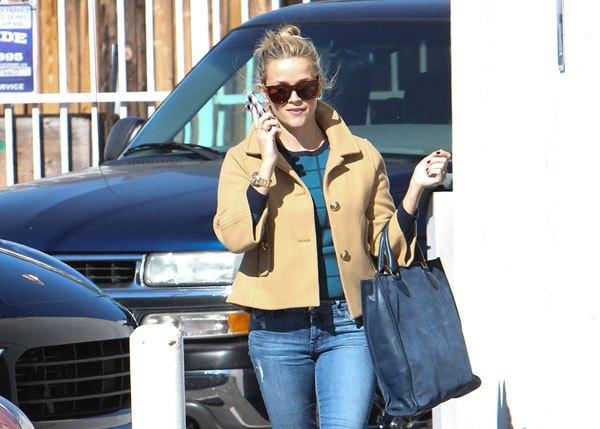 Tech-Savvy Celebs! From Cell Phones To iPads, Stars Who Love To Flaunt ...