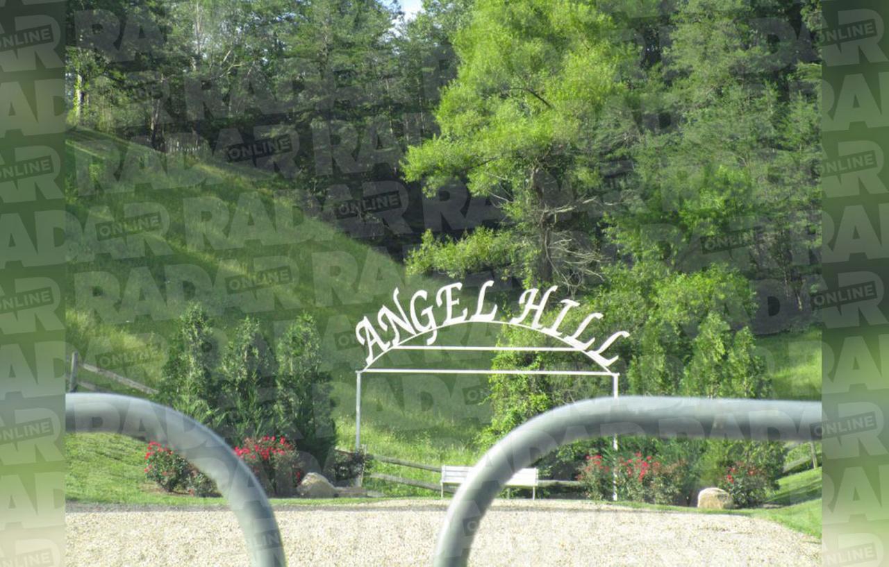 Dolly Parton Digs Up Relatives Graves & Moves The Cemetery