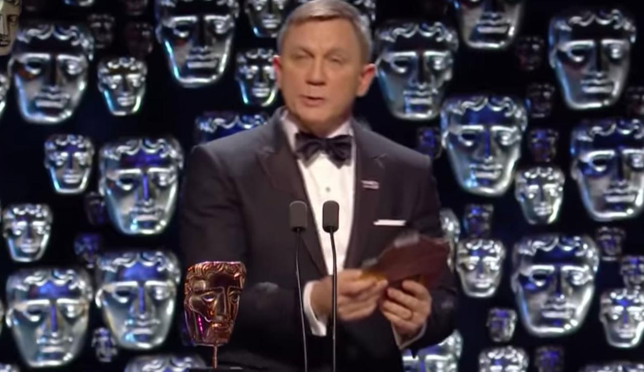 Daniel Craig Flaunts Freaky New Face After Plastic Surgery Disaster