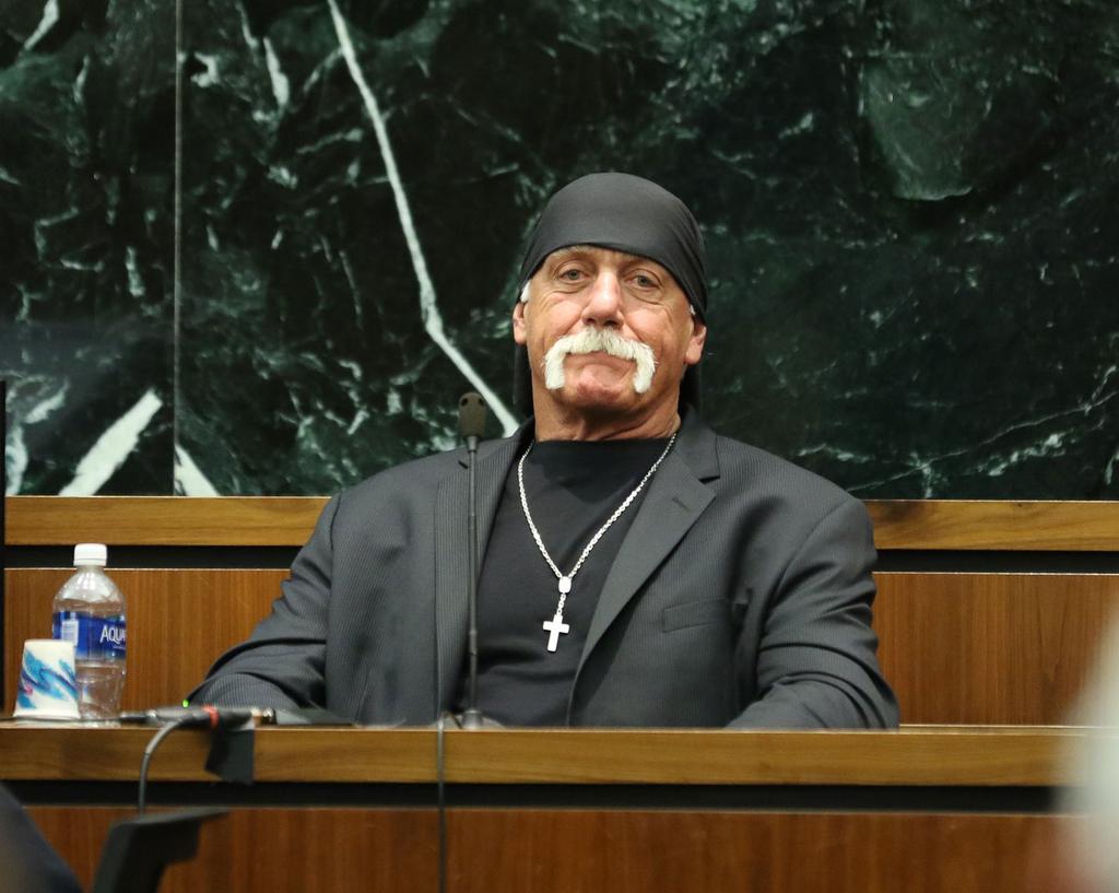 Hulk Hogan Prays On The Stand During Shocking Sex Tape Trial 2029