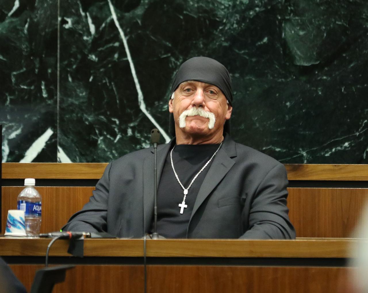 Hulk Hogan Prays On The Stand During Shocking Sex Tape Trial 5251