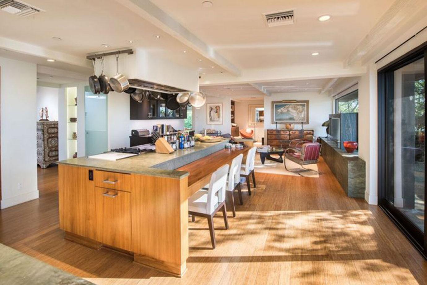 Jane Fonda Sells Beverly Hills Mansion