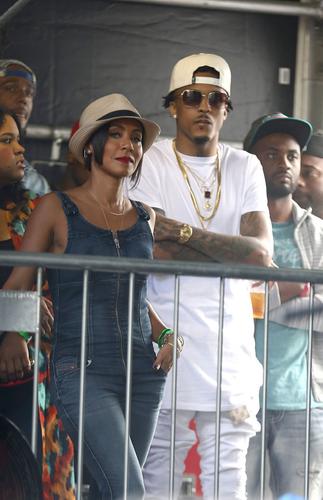 Where’s Will? Jada Pinkett Smith Cozies Up To Rapper August Alsina As ...