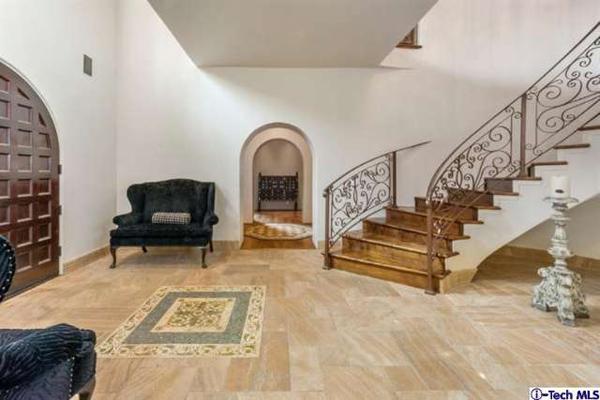 Rocking Out! Miley Cyrus’ Family Home For Sale At $5.995 Million – 22 ...