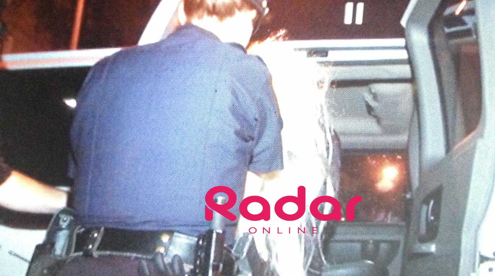 First Photos Of A Handcuffed Amanda Bynes After New York Drug Bust