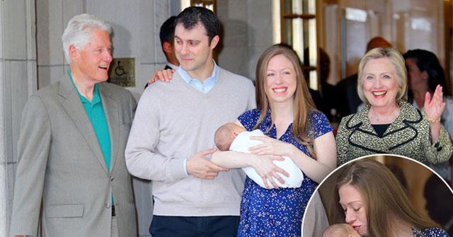 Joyful Bill & Hillary Clinton Pose For Crowds With Daughter And New ...