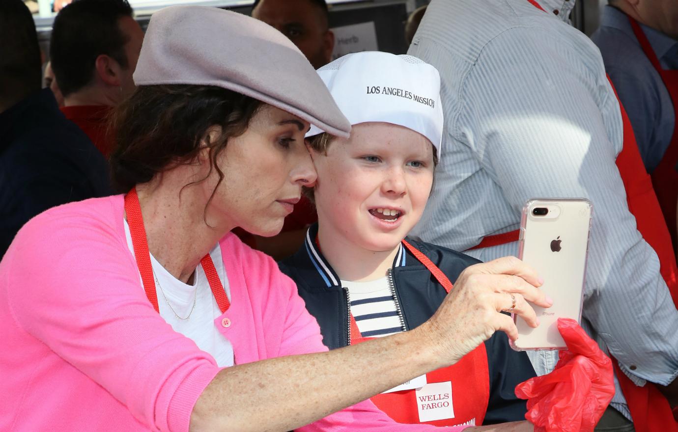 Single Celebrity Parents Raising Children On Their Own | Radar Online