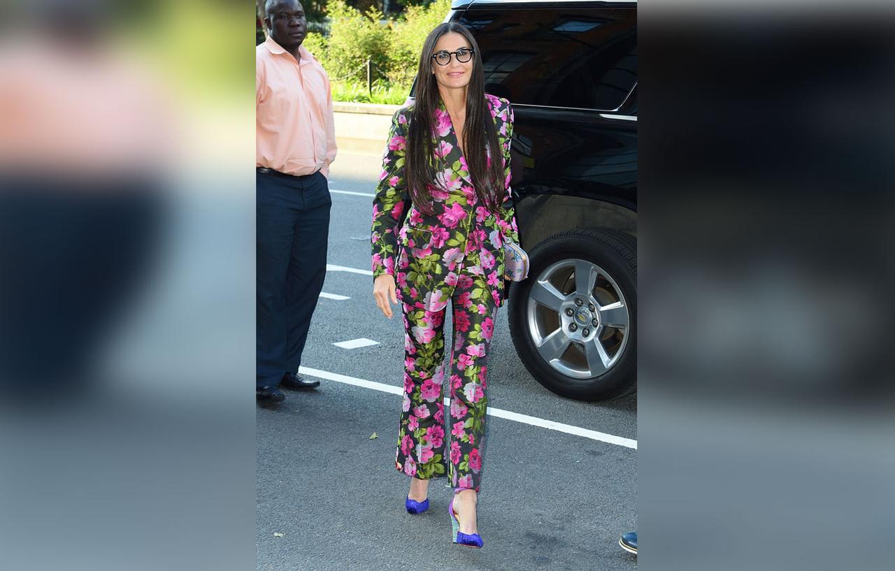 [PICS] Demi Moore Makes Wacky Faces After Losing Front Teeth