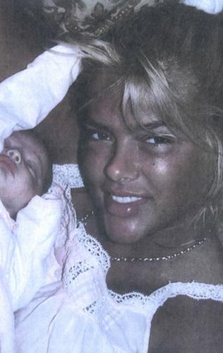 EVIDENCE: Do These Photos Prove Anna Nicole Smith Was Not A Drug Addict ...