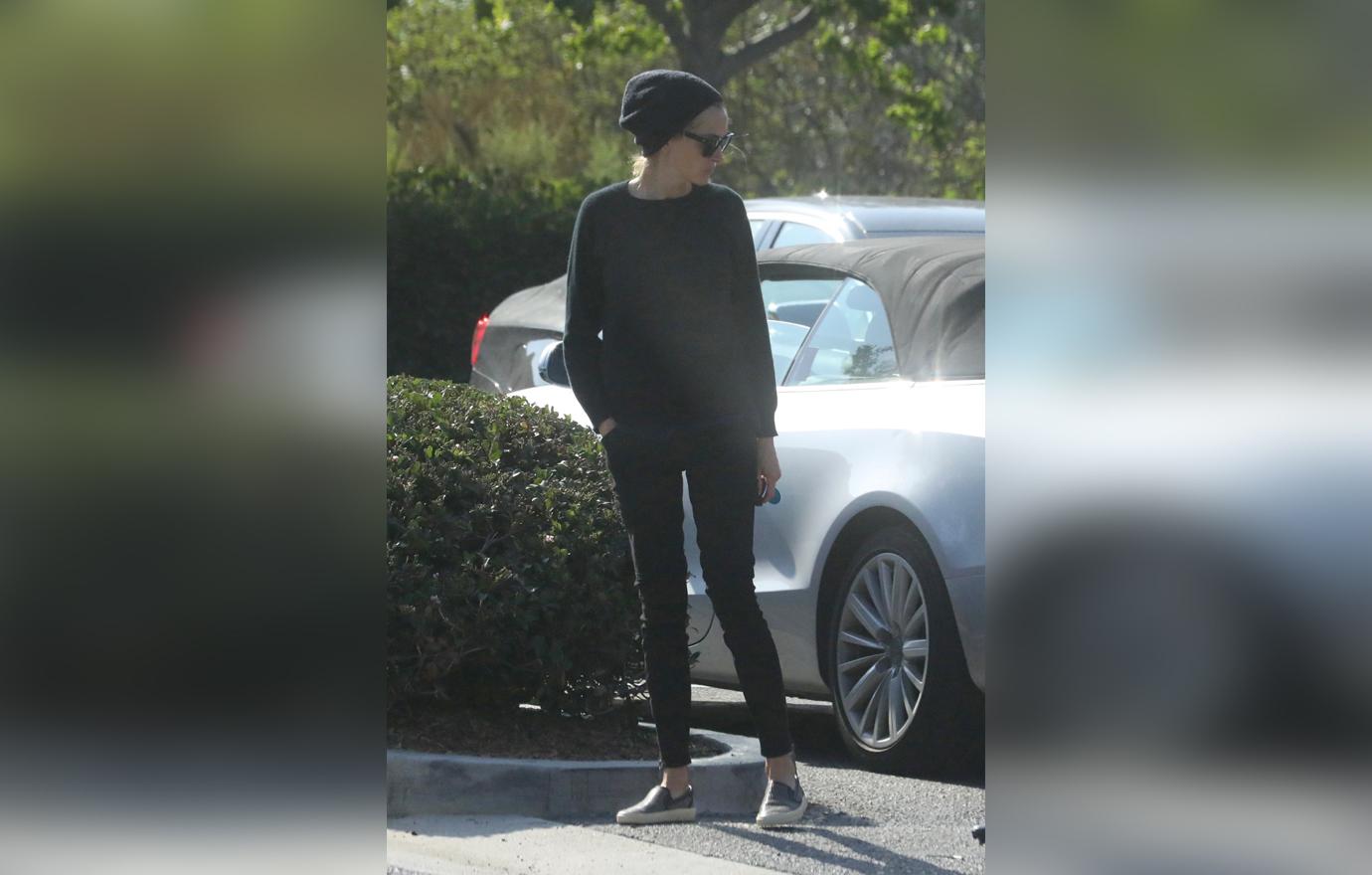 Julia Roberts Reveals Stick Legs & Sunken Cheekbones In Shocking Photos