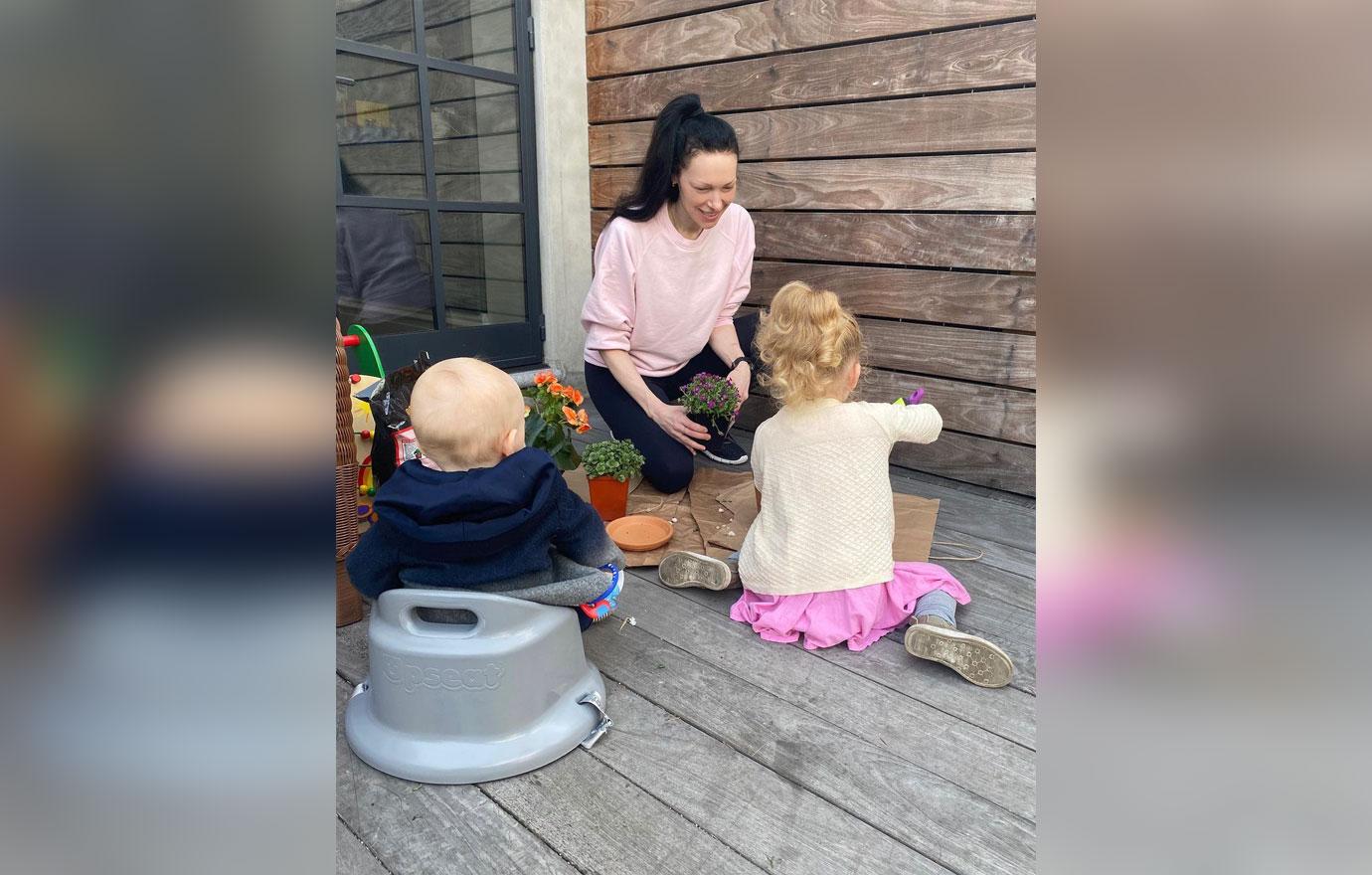 Laura Prepon Reveals She Quit Scientology, Actress Says Church Is 'No ...